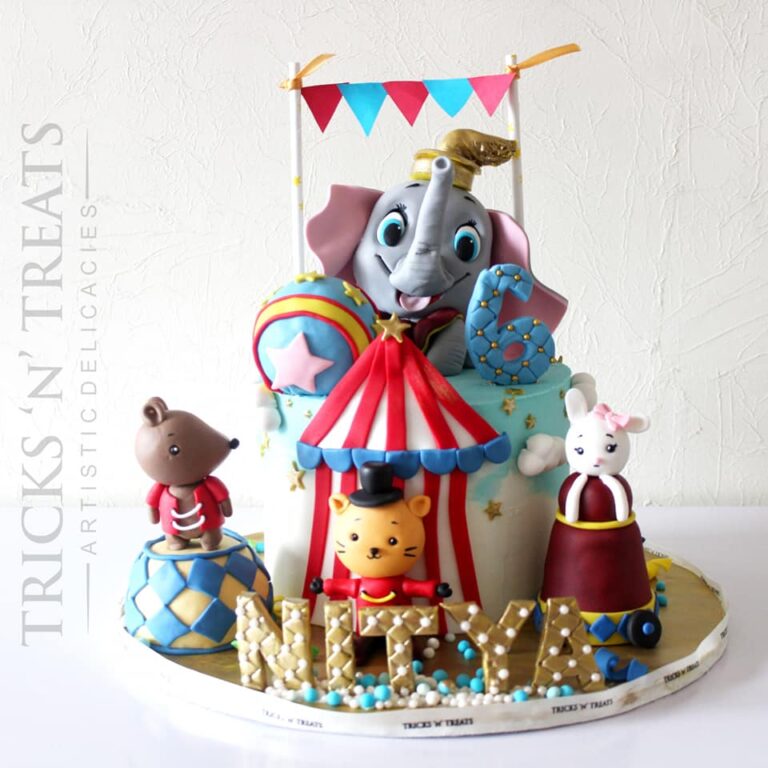 Character Cakes - Tricks 'n' Treats